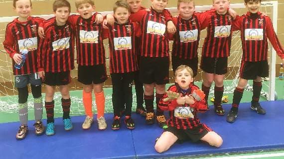 Oakwood Theme Park sponsors Tenby AFC Under 9s | tenby-today.co.uk