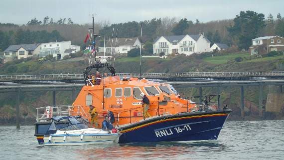 Double call-out for Angle RNLI lifeboat | tenby-today.co.uk