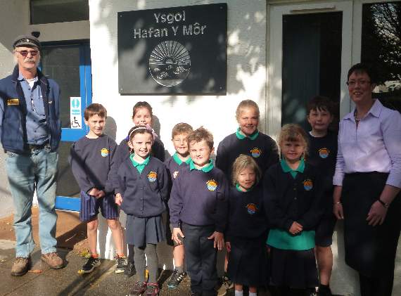 New Welsh medium school unveil new school sign | tenby-today.co.uk