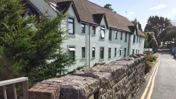 Vehicle collides with railway bridge | tenby-today.co.uk