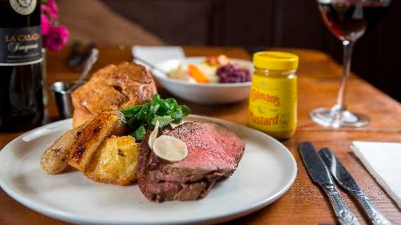 The hunt is on for the best pub roast in Wales | tenby-today.co.uk