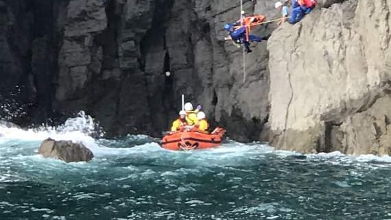 Rescue services in dramatic cliff rescue | tenby-today.co.uk
