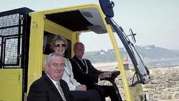 Tenby pioneers new litter buggy | tenby-today.co.uk