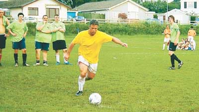 Father and son compete for the Huw Lewis Memorial Shield | tenby-today ...