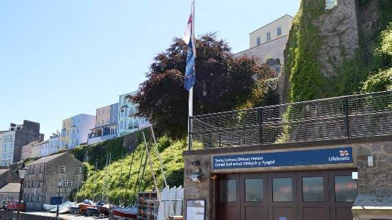 Tenby's inshore lifeboat launched after 21ft vessel suffers engine ...