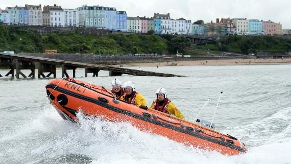 Tenby's inshore lifeboat assists in medevac at Amroth | tenby-today.co.uk
