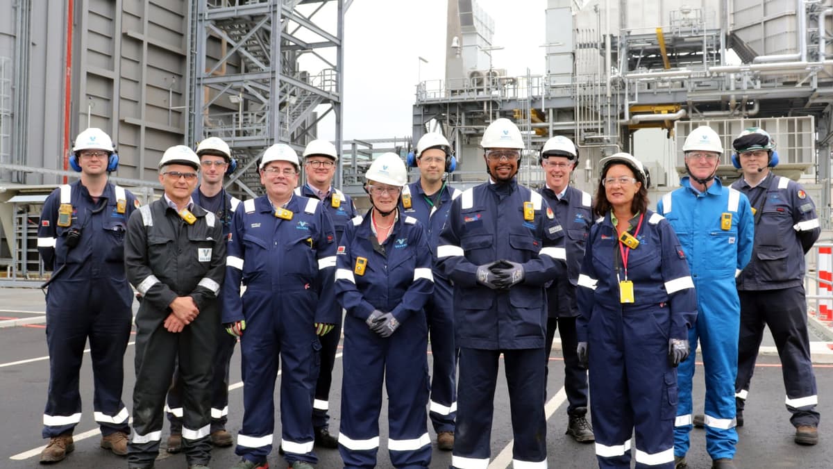Ministers visit Pembroke Refinery | tenby-today.co.uk