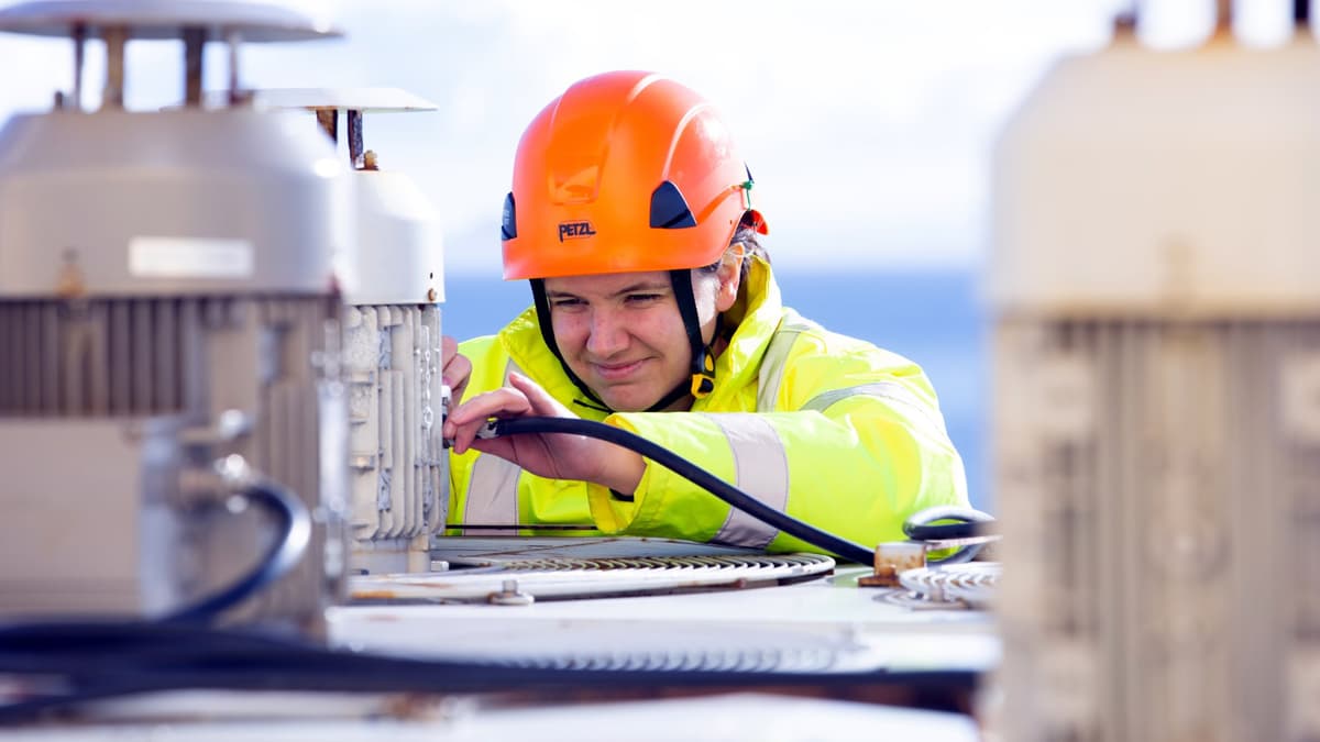Blue Gem Wind support Pembrokeshire College with BTEC Engineering ...