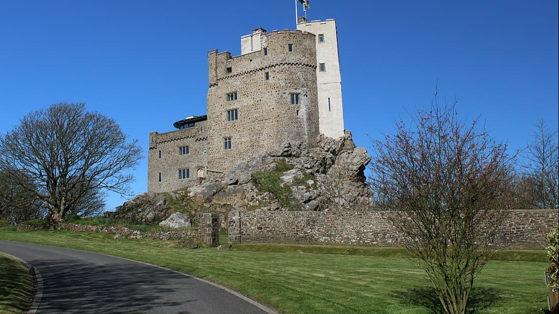 Haverfordwest’s spooky hotel haunted by a Norman knight and a King’s ...