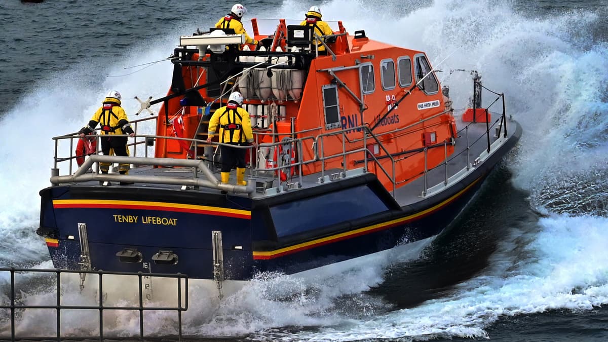 Two shouts in just over an hour for Tenby’s RNLI crew | tenby-today.co.uk
