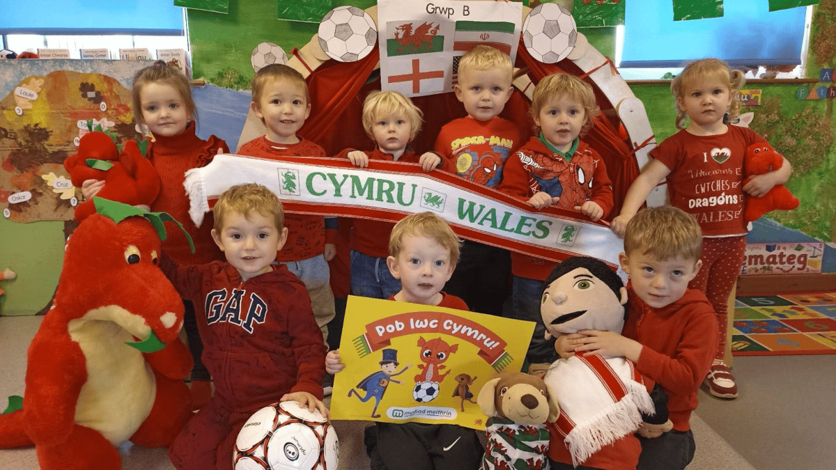 Pob Lwc Cymru! Cylch Meithrin Hywel Dda wishes Wales Football Team good ...