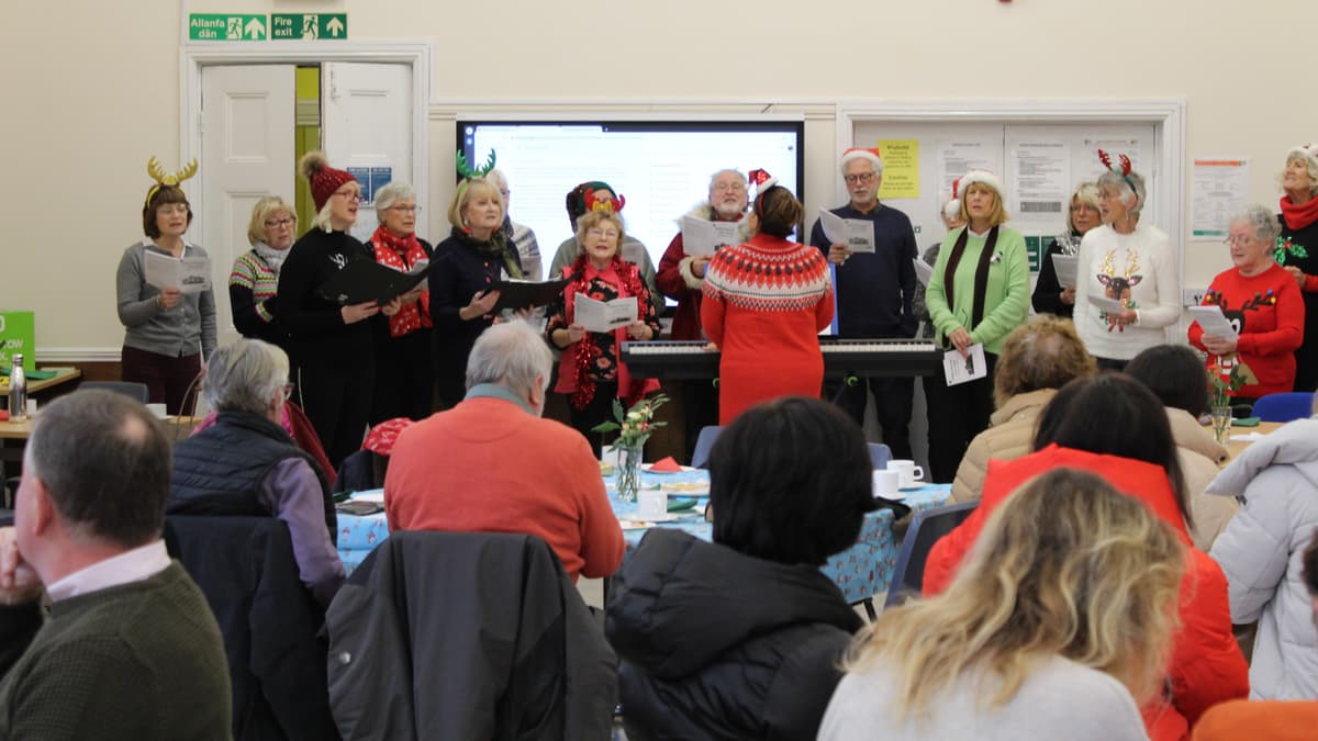 Ukrainian visitors attend Tenby Library Christmas Coffee Morning ...