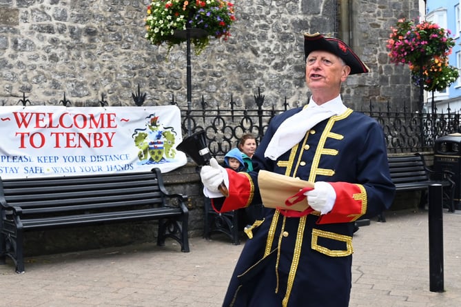 Do you have plenty to shout about - as Tenby look for new Town Crier ...