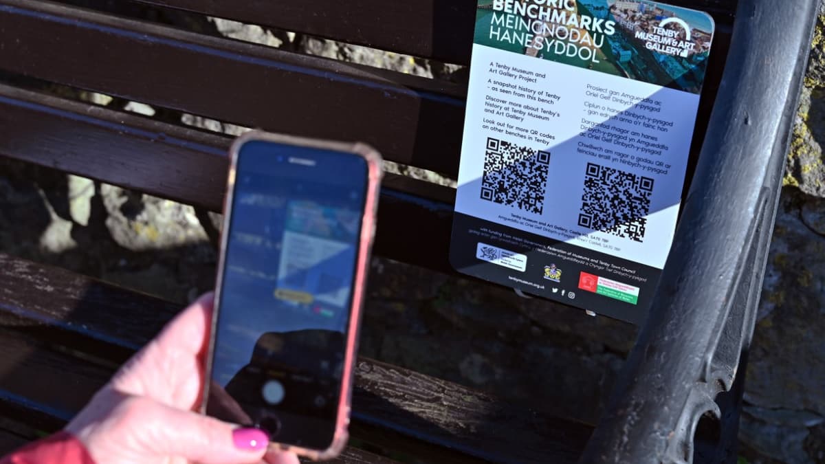 New bench codes brings Tenby's history to your fingertips | tenby-today ...
