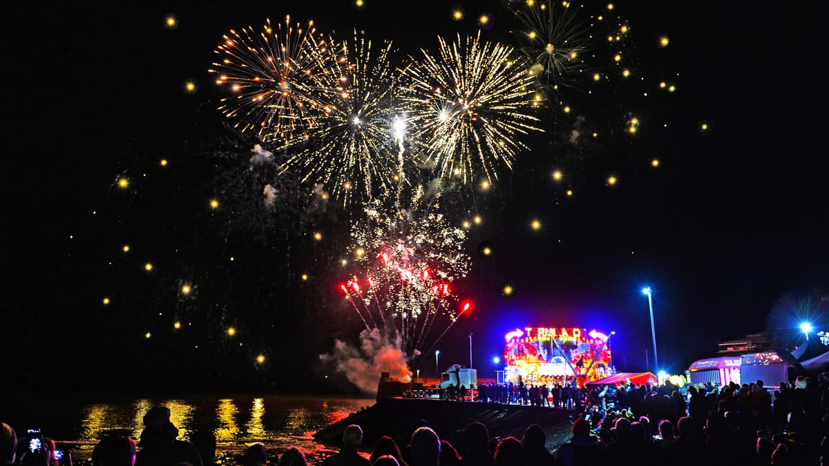 Saundersfoot's 'Big Bang' fireworks return | tenby-today.co.uk