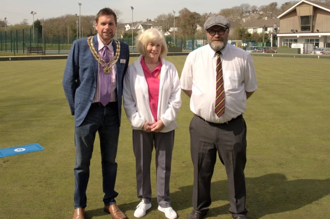 Sunny start for new season at Saundersfoot Bowling Club | tenby-today.co.uk