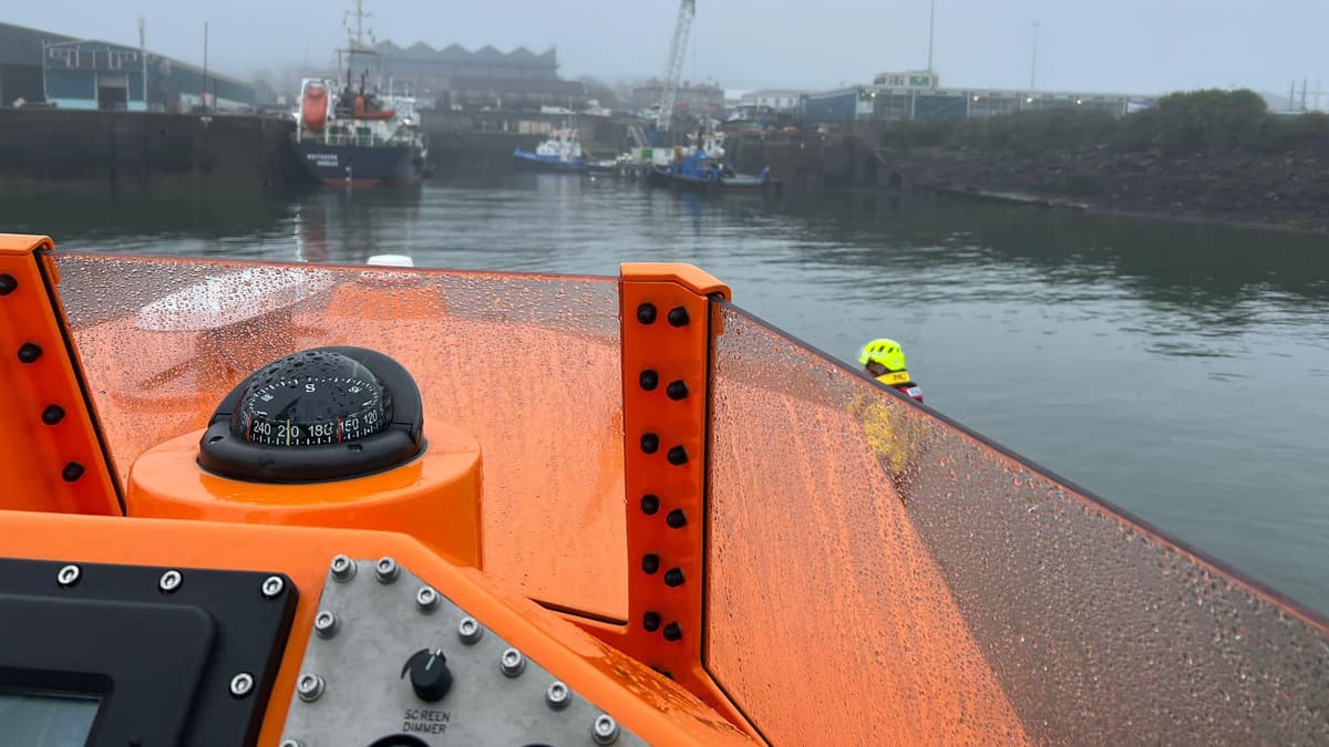 RNLI crew pay respects to casualty’s family and friends | tenby-today.co.uk