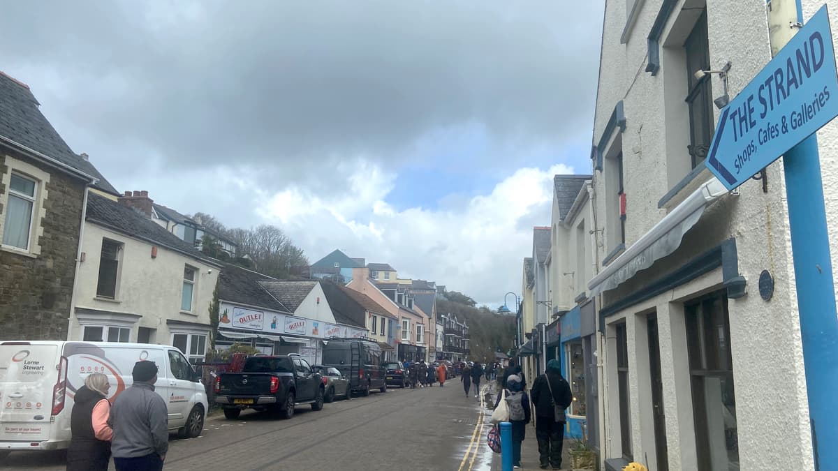 Saundersfoot considers safer pedestrian route at The Strand | tenby ...