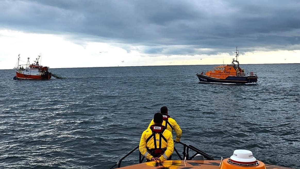 Tenby RNLI join huge response to ‘mayday’ call from sinking trawler ...
