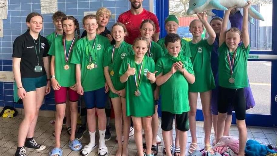 Tenby Dolphins celebrate huge medal haul! | tenby-today.co.uk