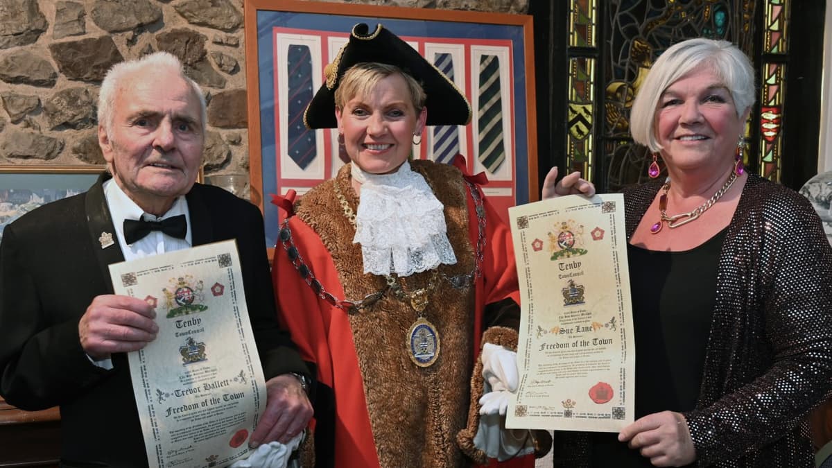 Former Tenby Mayors handed 'freedom of the town' at special ceremony ...
