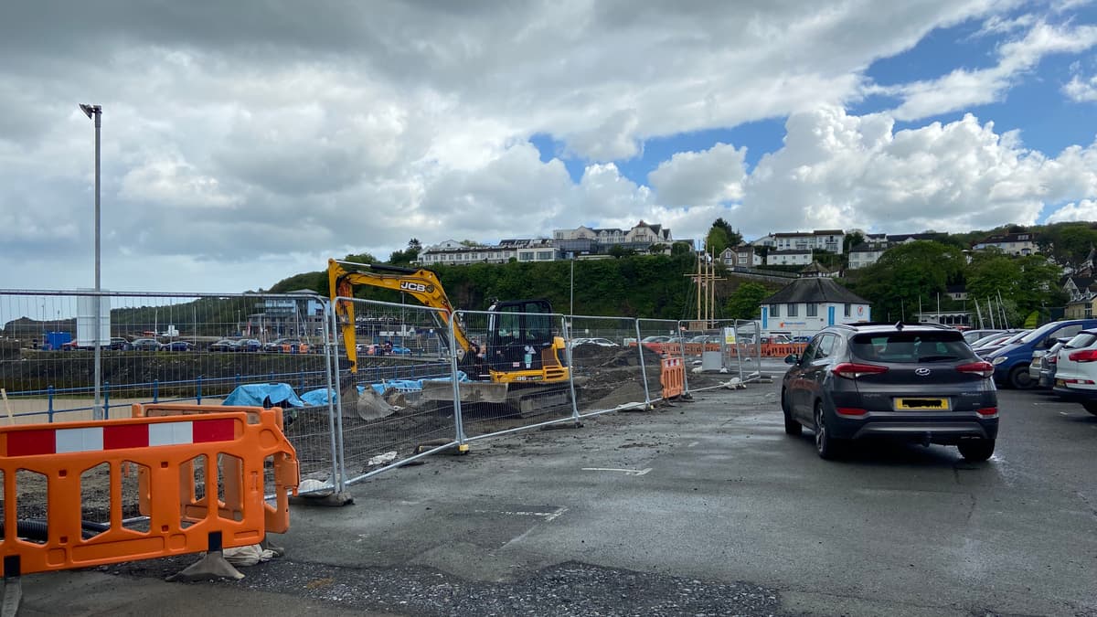 Resurfacing work for Saundersfoot harbour car park steps up | tenby ...