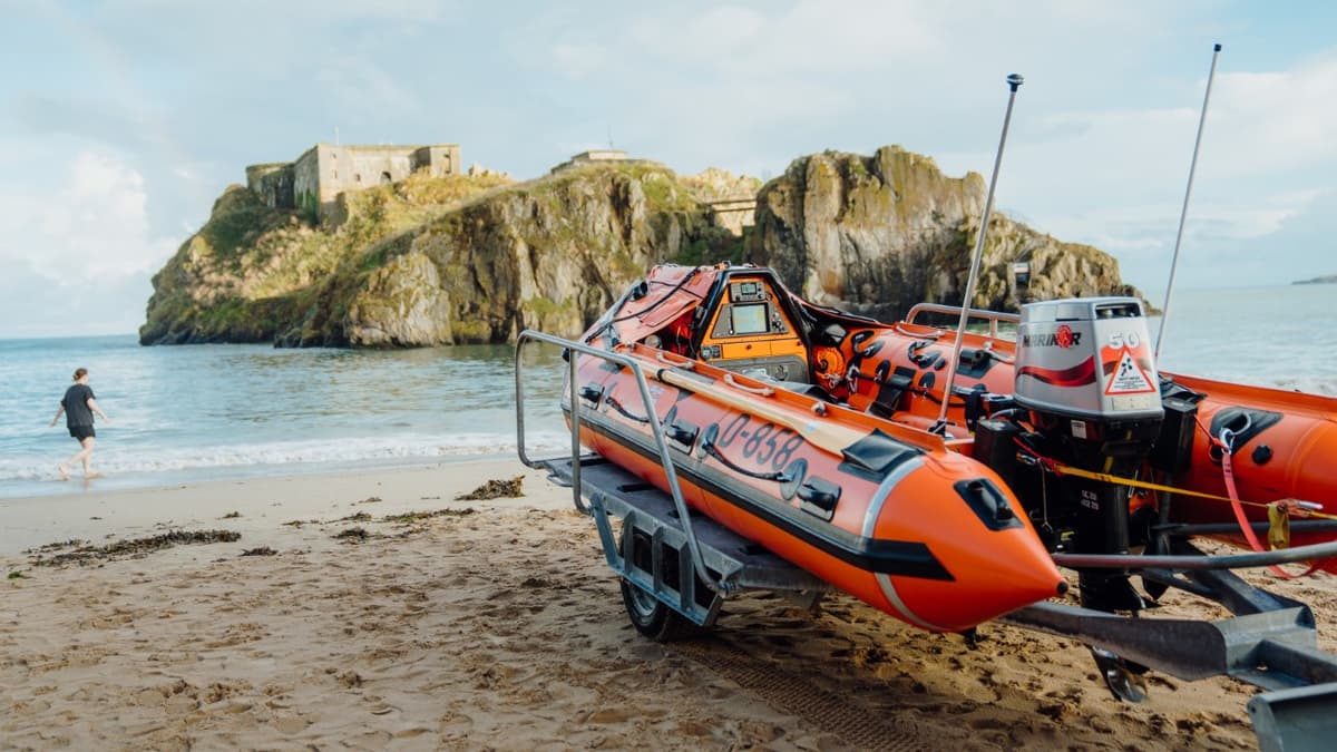Tenby lifeboat crew rescue 'lucky dog' | tenby-today.co.uk