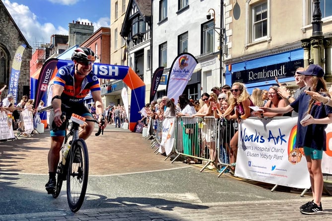 Carten riders go that extra mile for charity | tenby-today.co.uk