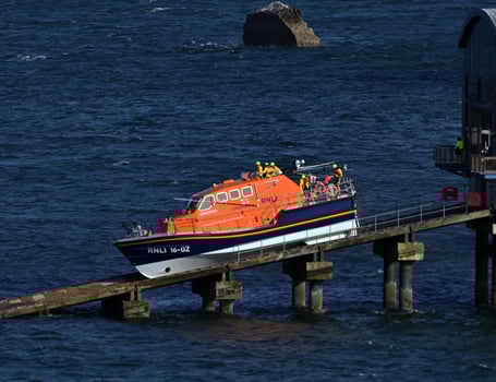 Tenby RNLI rescue two kayakers blown offshore | tenby-today.co.uk