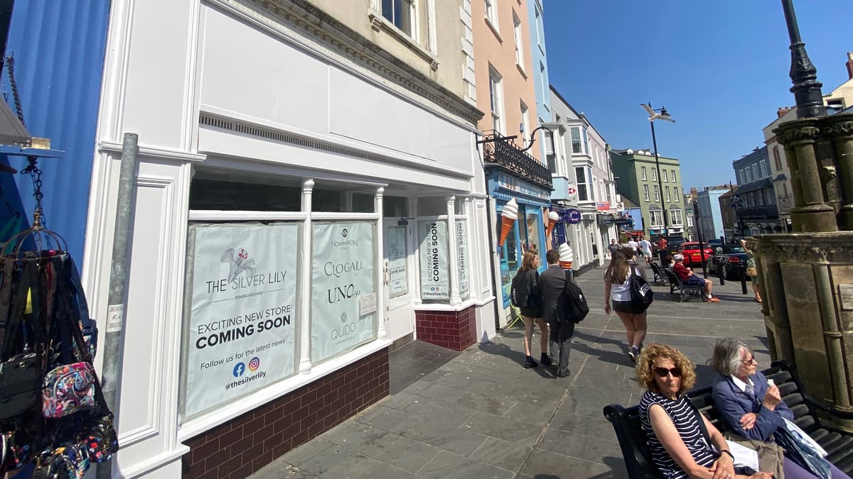 Councillors welcome Tenby shop signage plans | tenby-today.co.uk