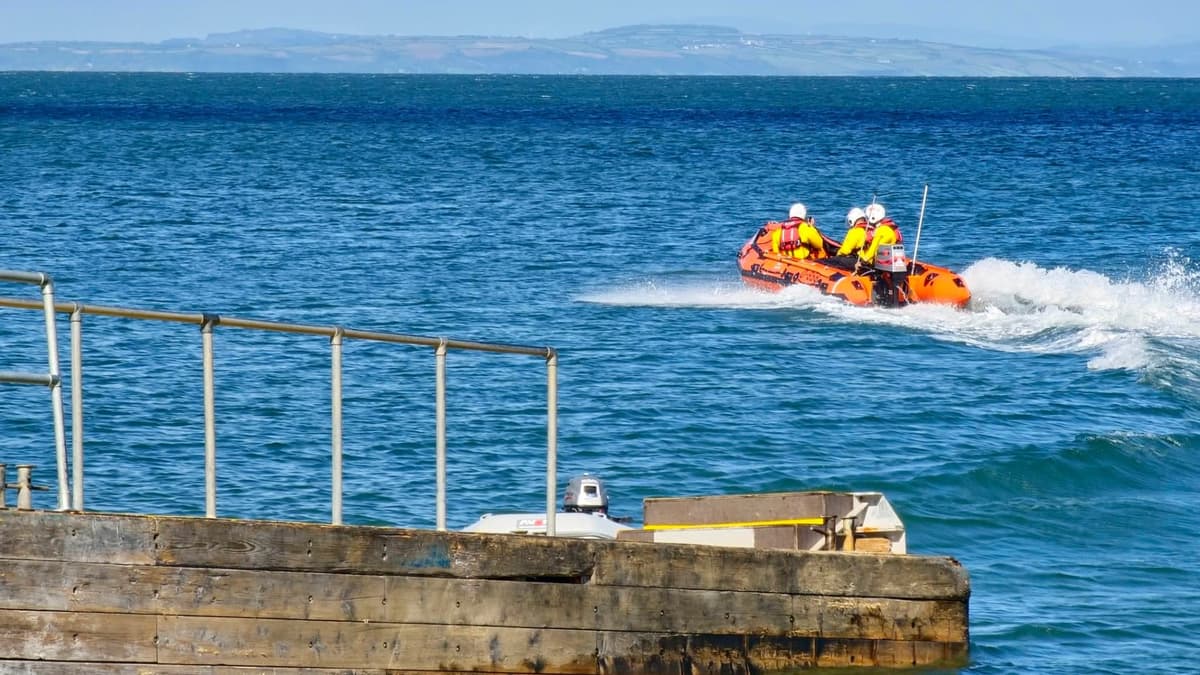 Tenby RNLI called to kite surfer in distress off Giltar Point | tenby ...