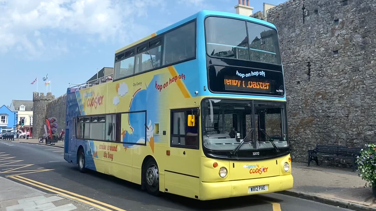 Thousands enjoy one of West Wales’ most picturesque bus trips | tenby ...