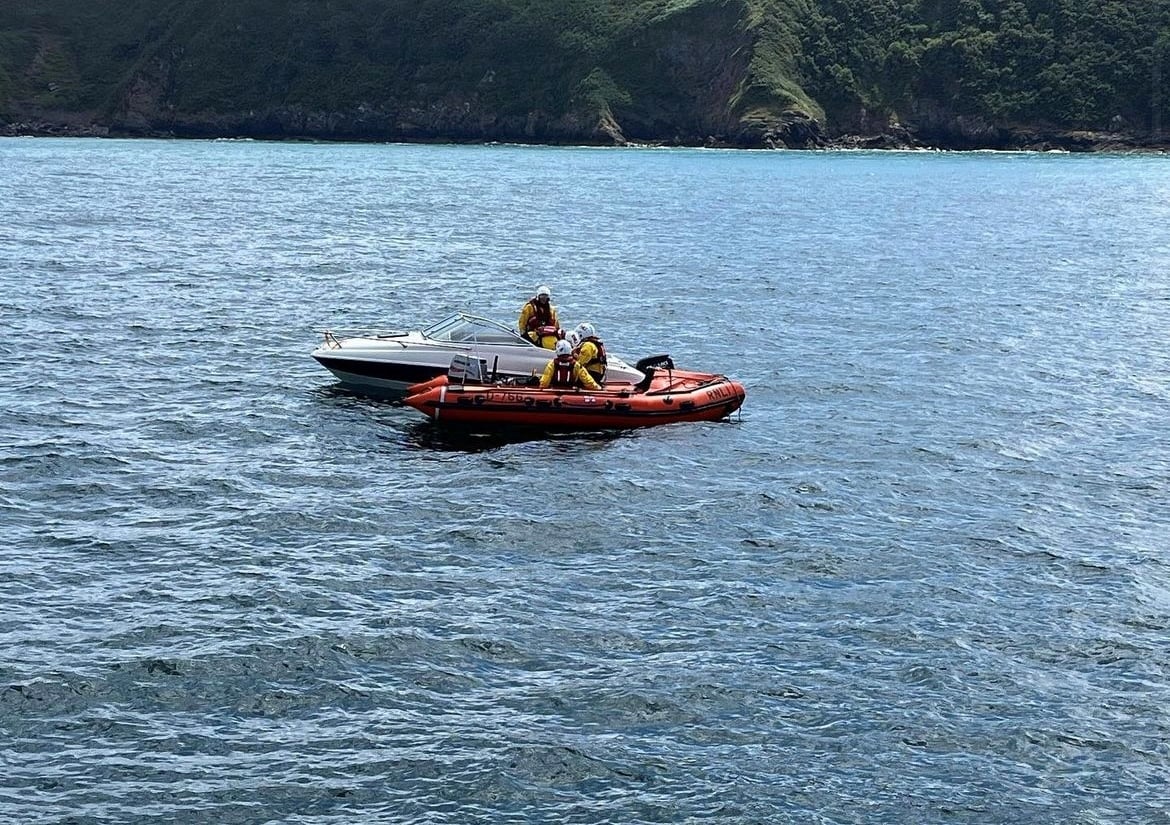 Nolton Haven Lifeguards team up with Little Haven and St Davids RNLI to ...
