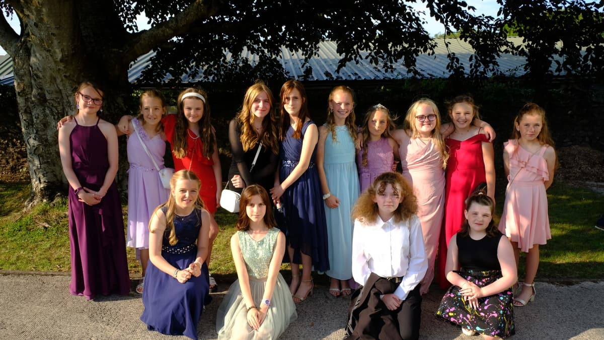 Leavers party sees Pennar pupils given lovely send off | tenby-today.co.uk