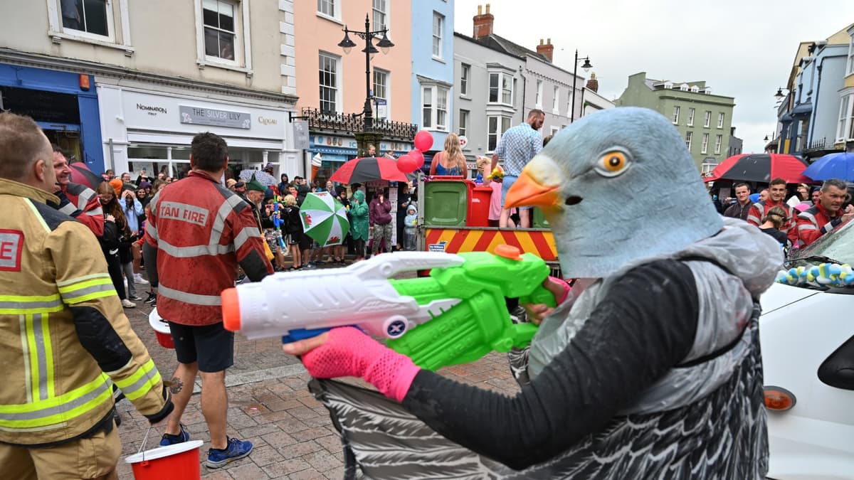 Tenby's colourful carnival rides into town | tenby-today.co.uk