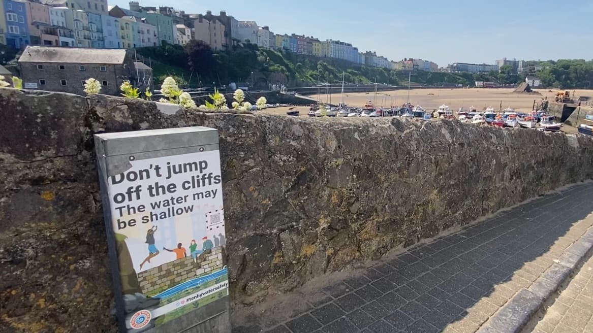 Person injured on rocks in Tenby 'tombstoning' incident | tenby-today.co.uk