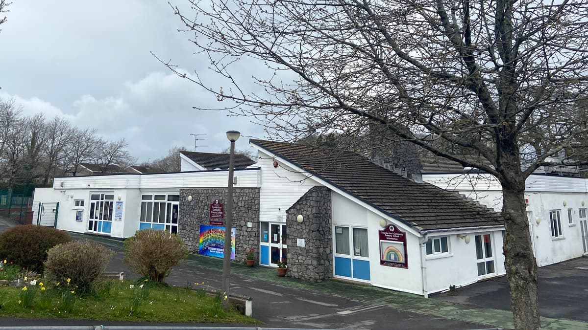 Educating in asking for engines to be switched off outside school ...