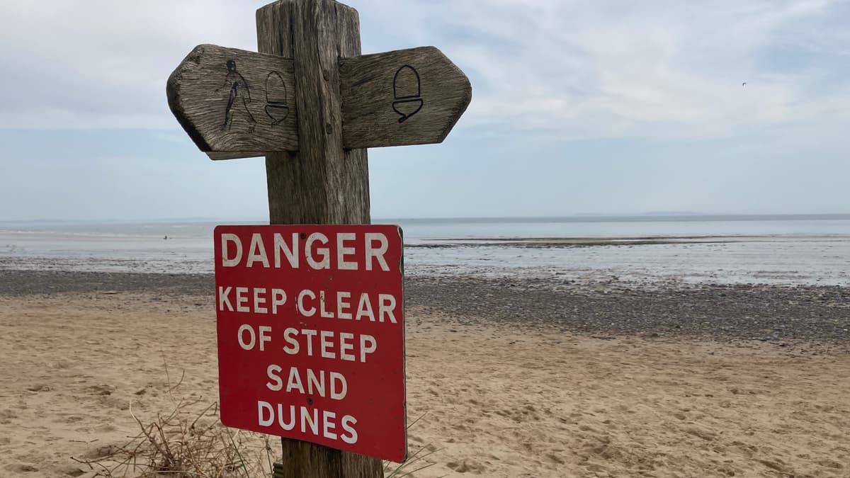 Police investigate after body found on beach by Tenby | tenby-today.co.uk