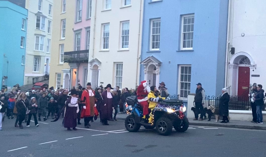 Watch: Santa arriving in Tenby for seaside town's big Christmas switch ...
