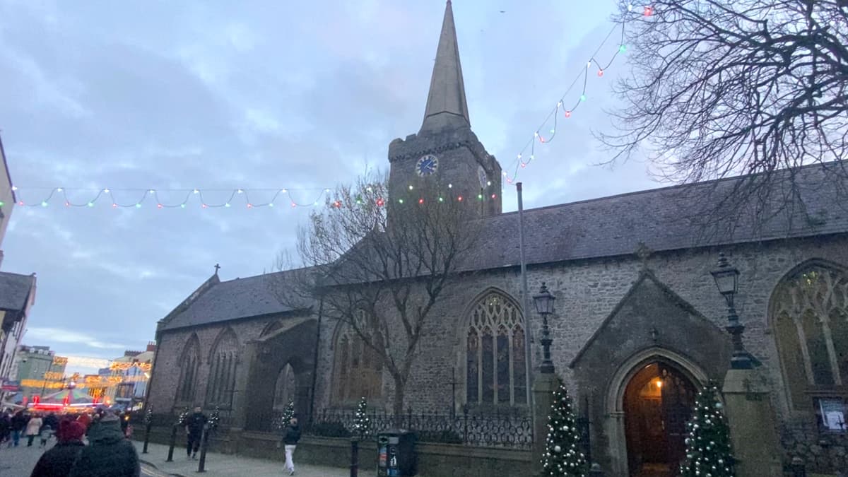 Tenby Christmas tree vandals slammed | tenby-today.co.uk