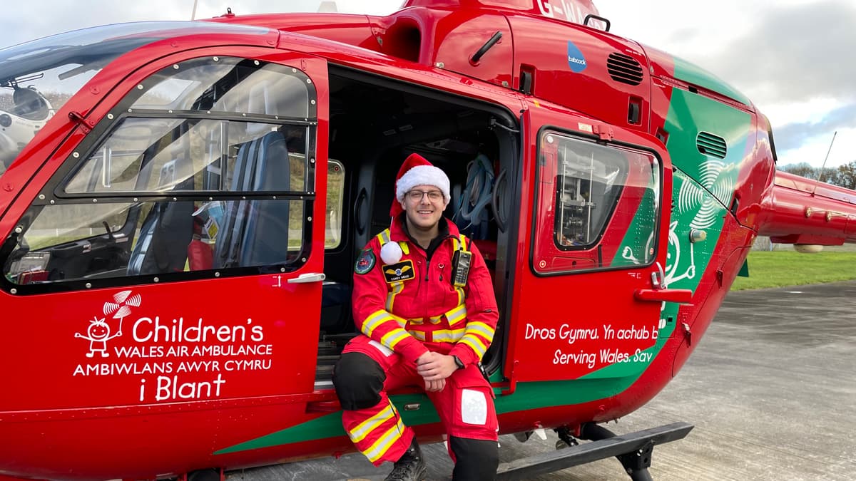 Meet some of Wales Air Ambulance heroes working this Christmas | tenby ...