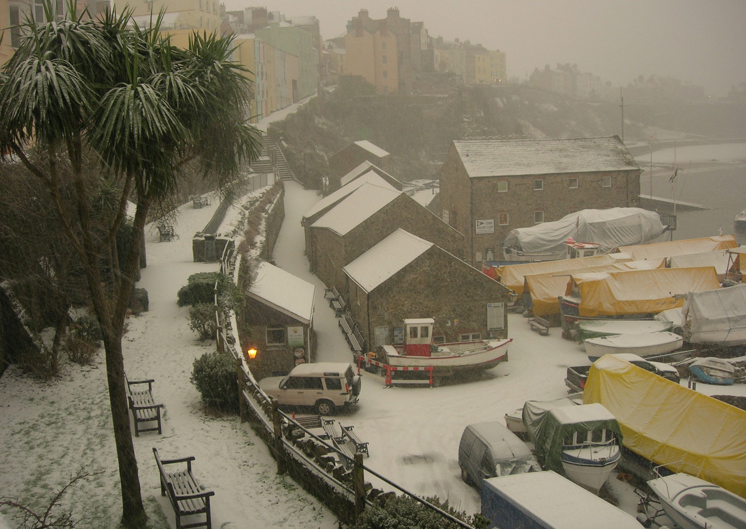 WATCH: When heavy snowfall turned Tenby into a magical winter ...