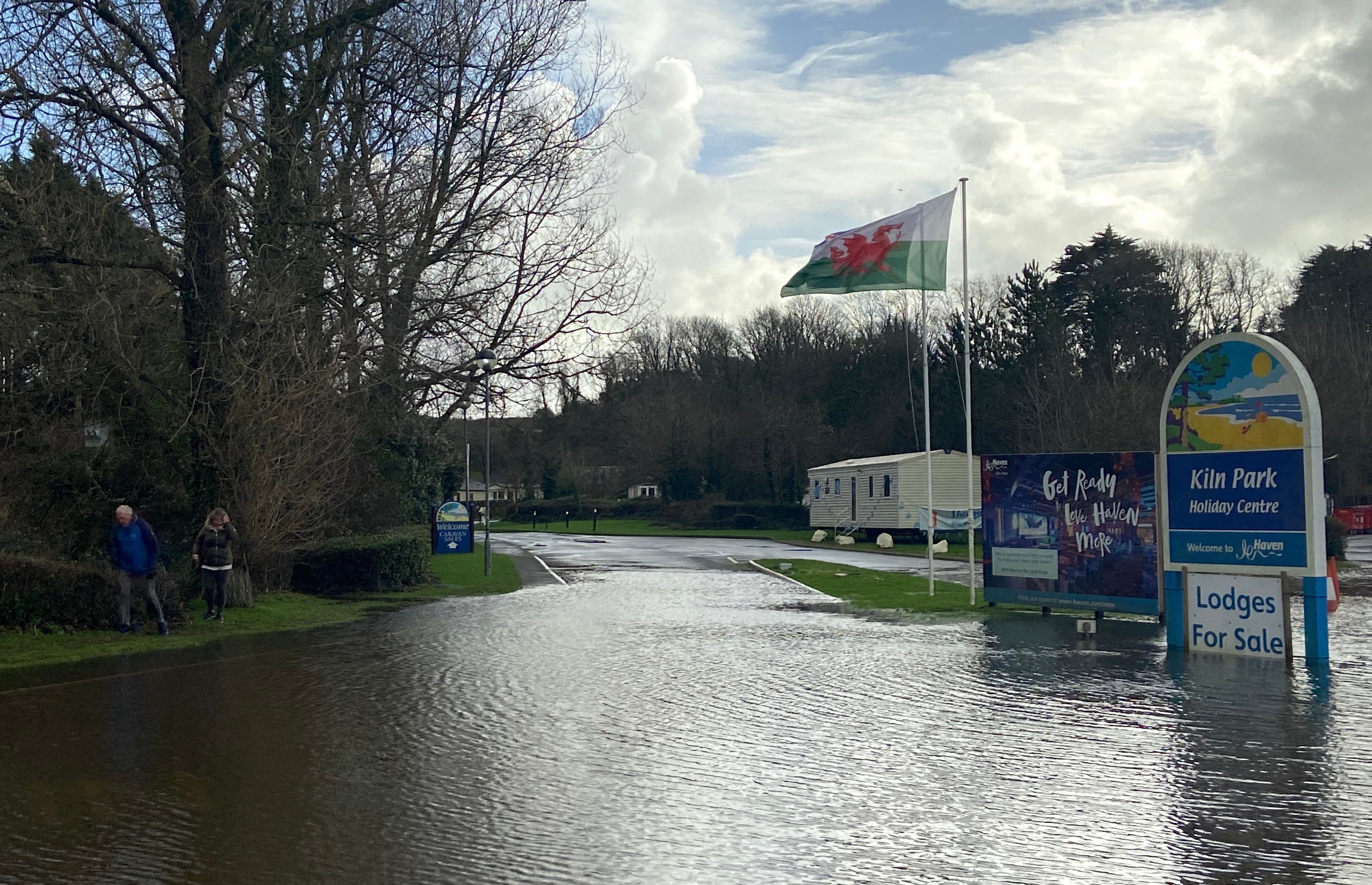 Heavy flooding continues to close off part of Tenby & Kiln Park | tenby ...