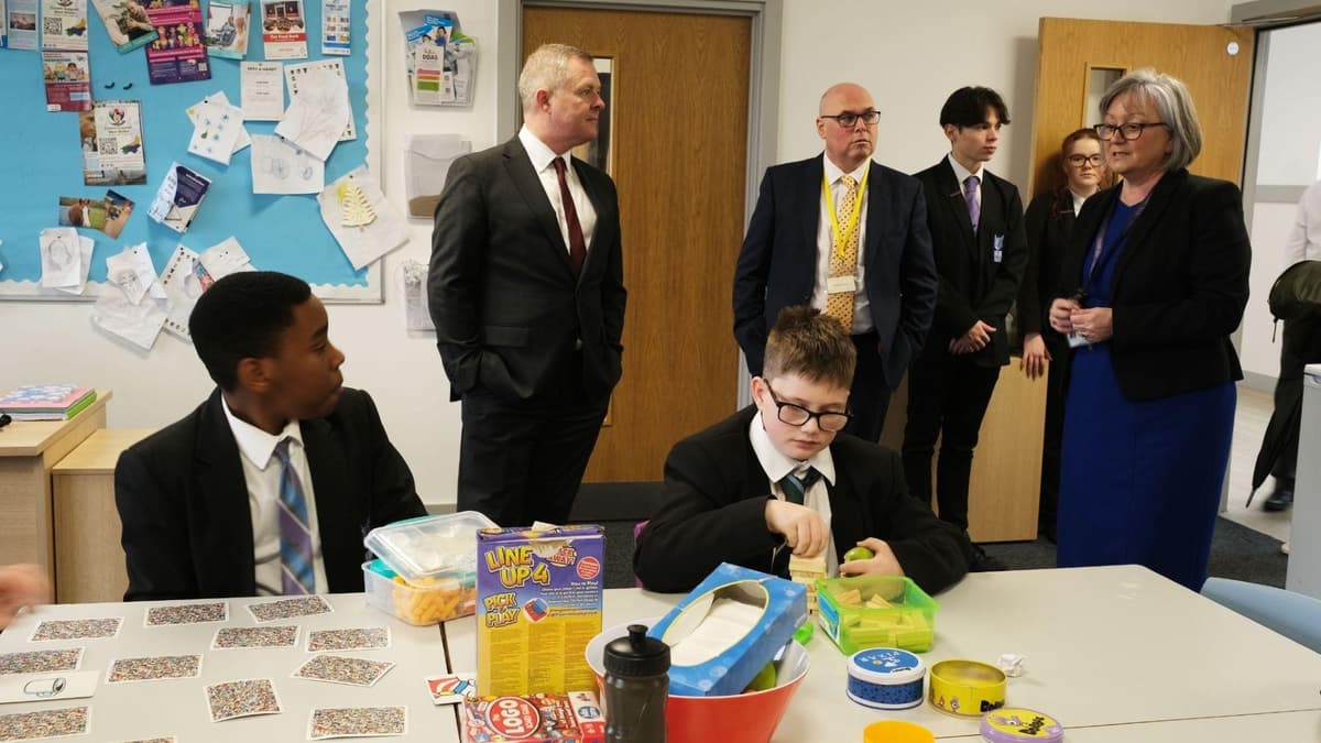 Ministerial visit for two Pembrokeshire schools | tenby-today.co.uk