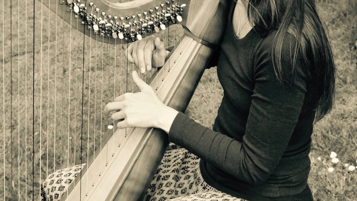 Harpist Jess Ward to play Wales’ national instrument at Tenby St David ...