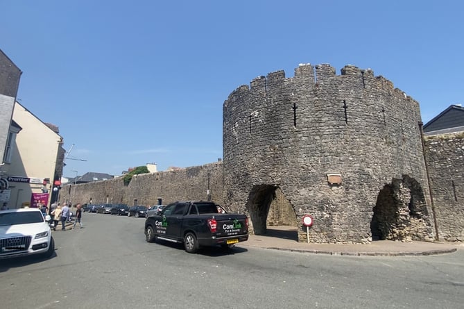 Restrictions to tackle Tenby's 'indiscriminate' parking to be ...