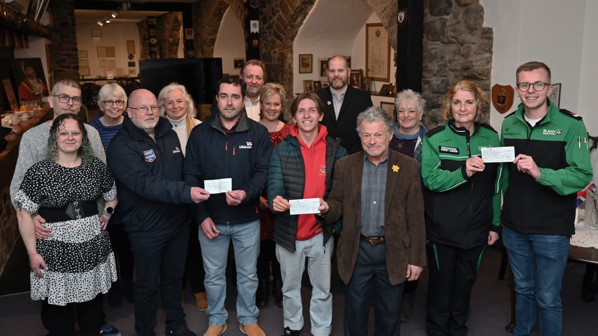 Tenby’s Boxing Day Swim benefits charities and worthy causes | tenby ...