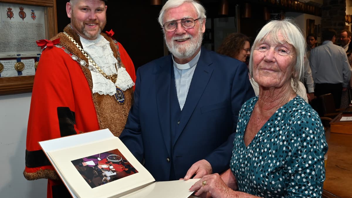Tenby stalwart of ceremonies says farewell after 25 years | tenby-today ...