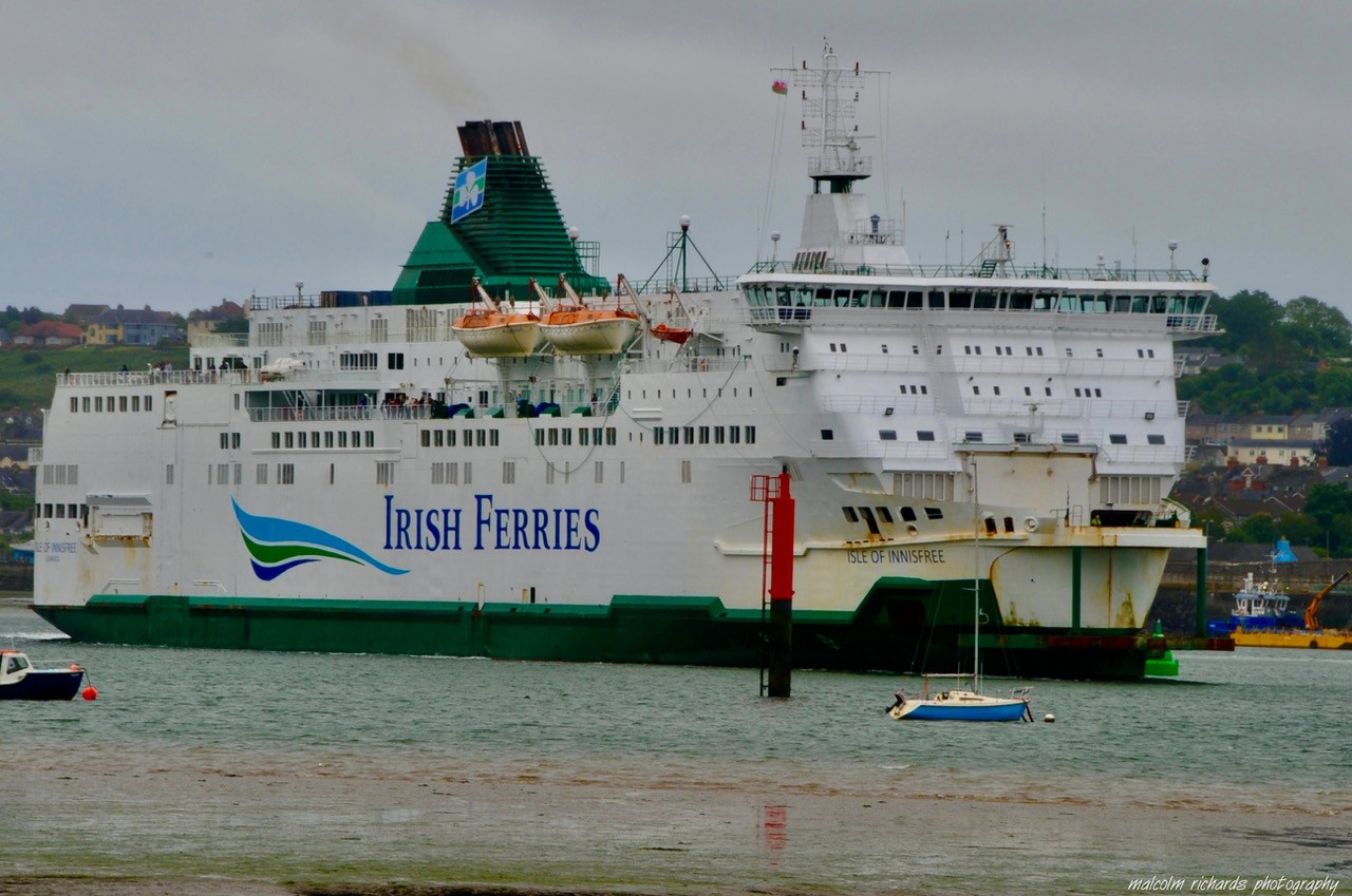 Irish Ferries’ Isle of Innisfree takes on Pembroke Rosslare sea ...