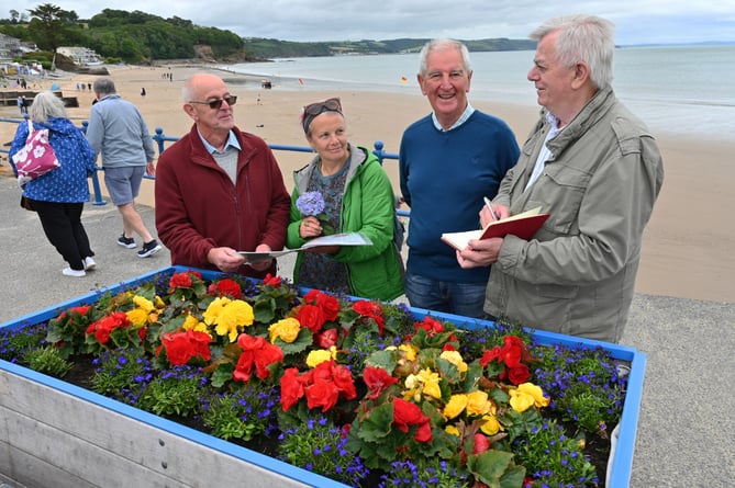 Saundersfoot welcomes 'Wales in Bloom' judges for a walkabout | tenby ...